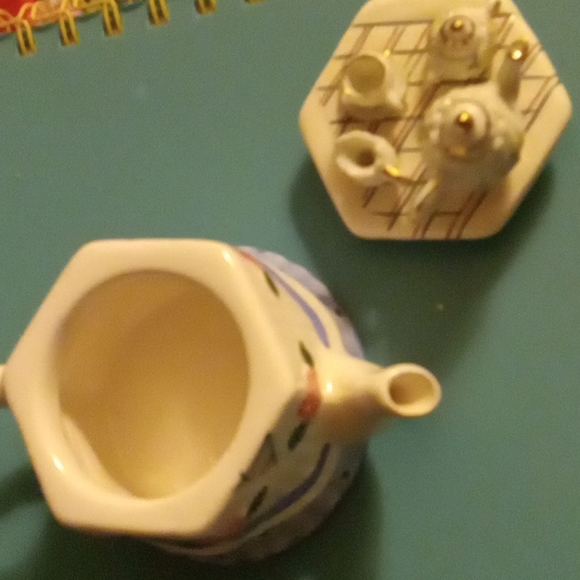 unbranded | Accents | Vintage Decorative Teapot With Serving Set On Tip ...